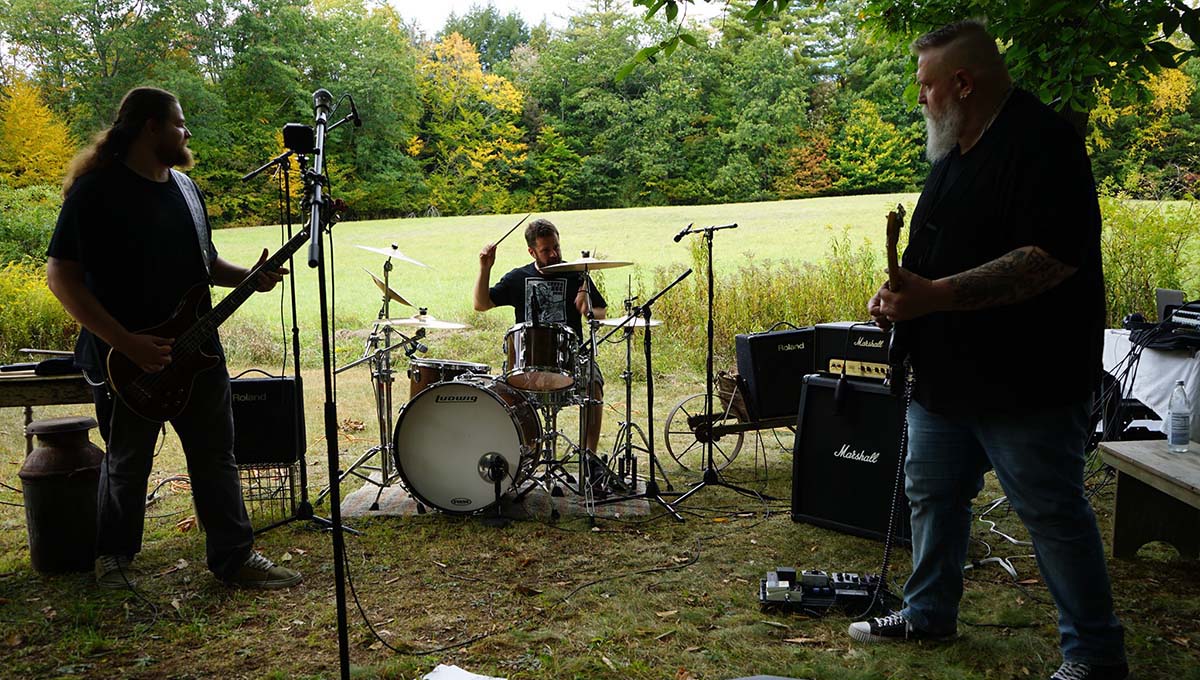 Green Hog Band stream their new three track EP, »Dark Territory«, out ...