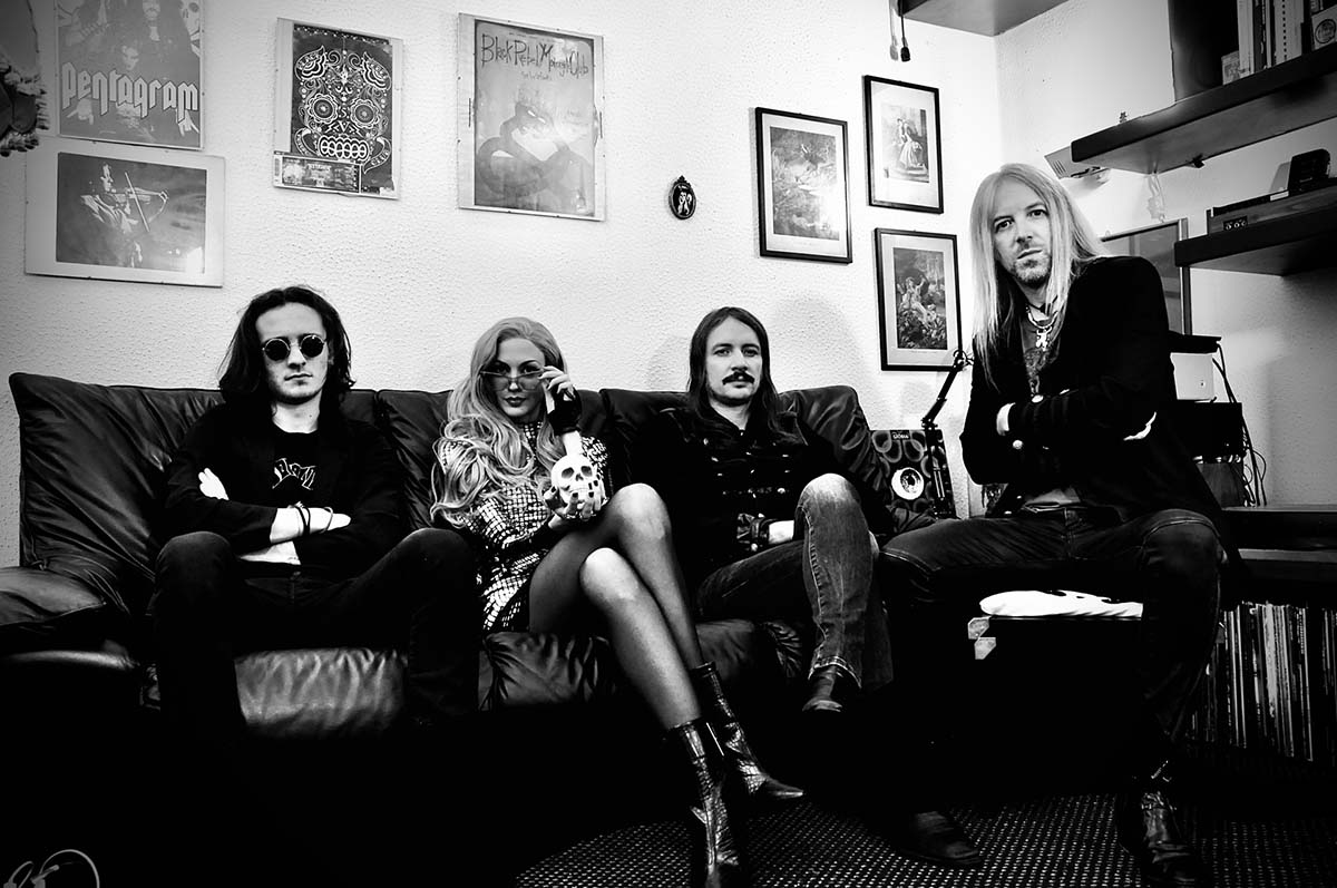 Giöbia stream the brand new single »Canyon Moon« taken from their ...