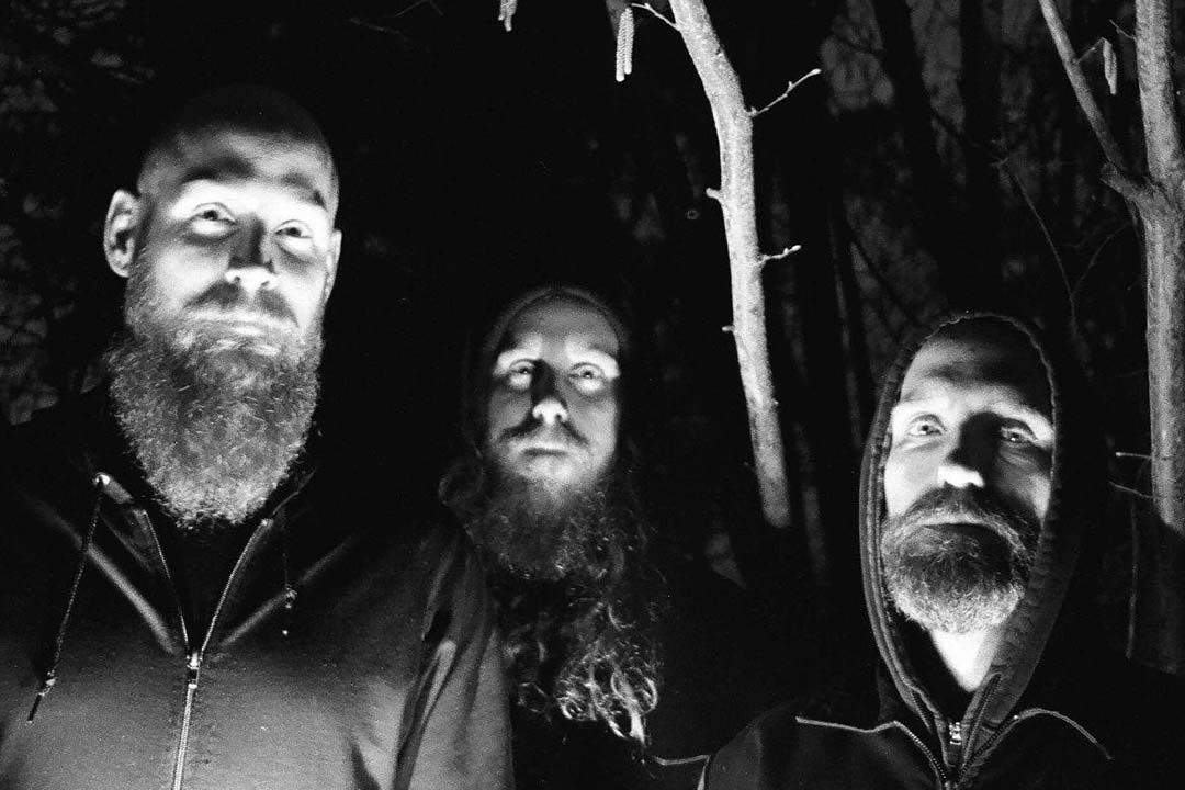 Old Iron unveil new music video for the track »Strix Nebulosa«; Split ...
