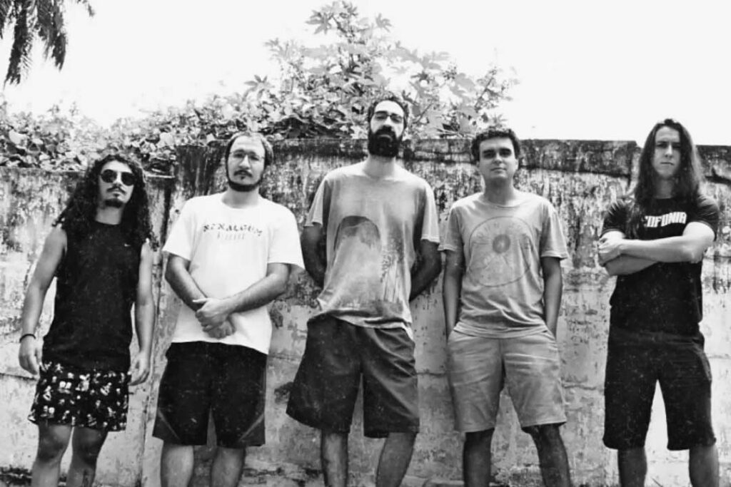 Brazilian alternative/grunge/stoner metal outfit Mad Chicken unleashed ...