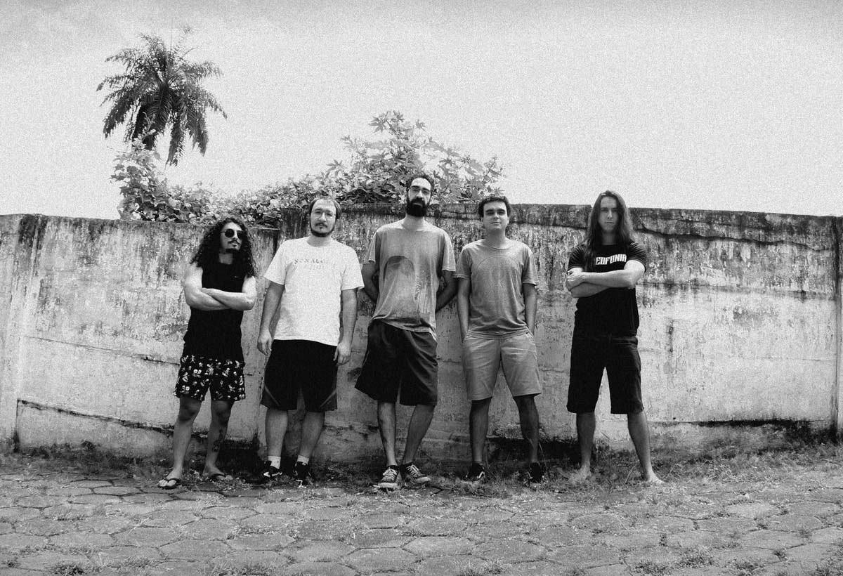 Brazilian alternative/grunge/stoner metal outfit Mad Chicken unleashed ...