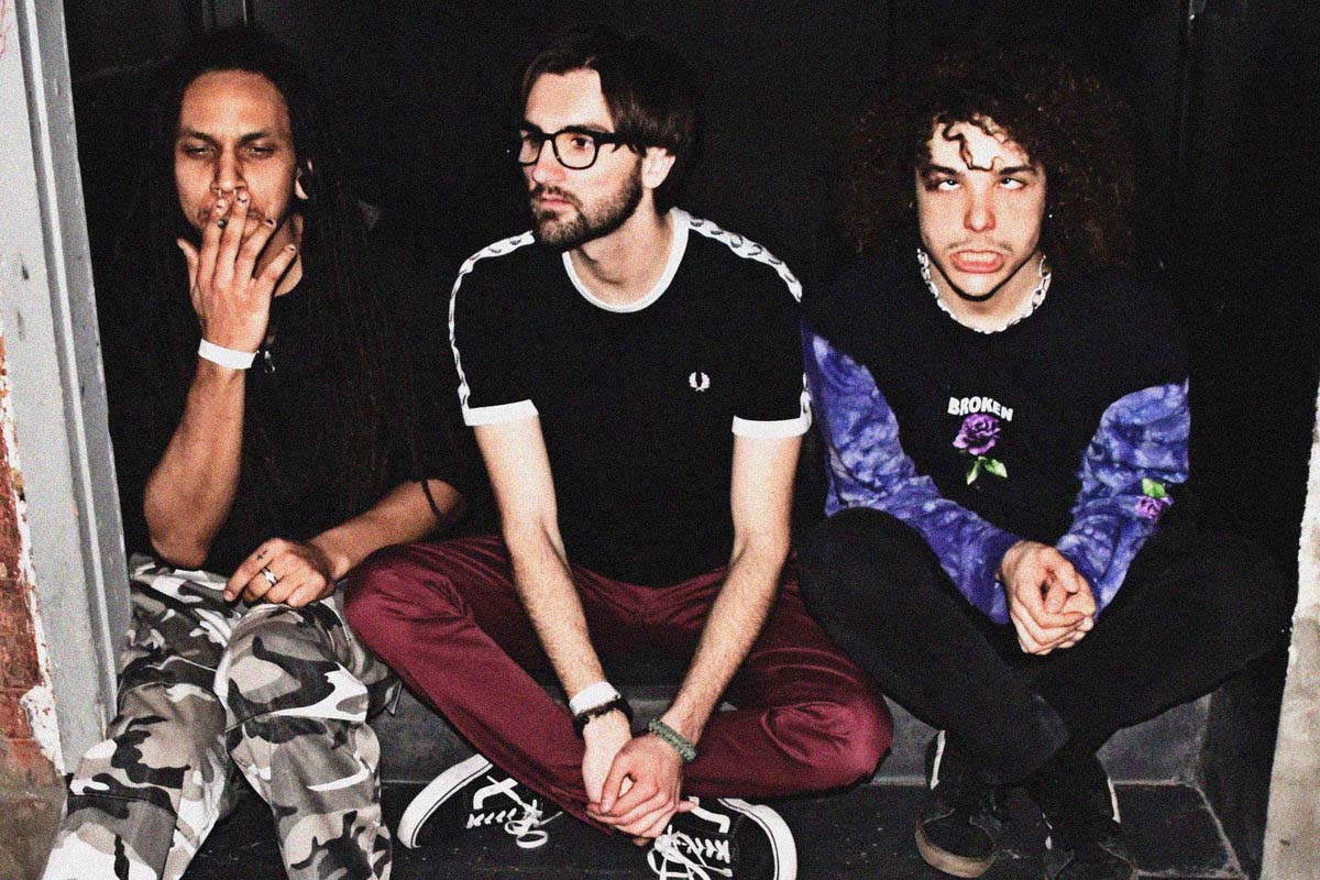 French grunge trio Weird Brainz presents their debut EP »Not For Human Consumption«, available ...