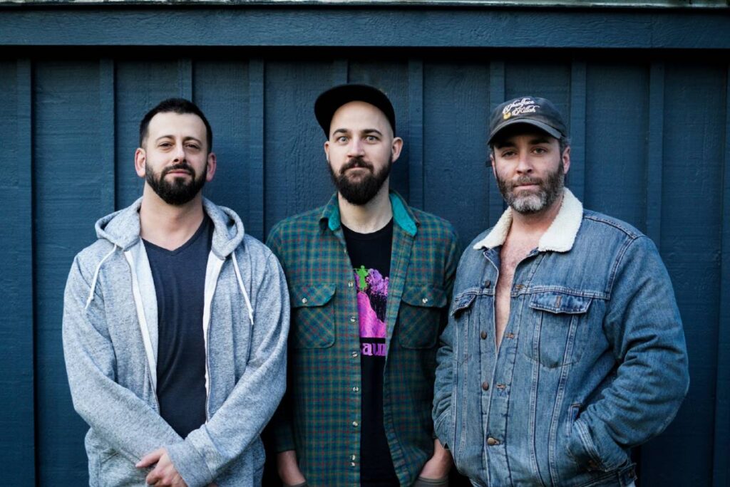 American fuzzy noise rock trio The Freqs premiere their new single ...