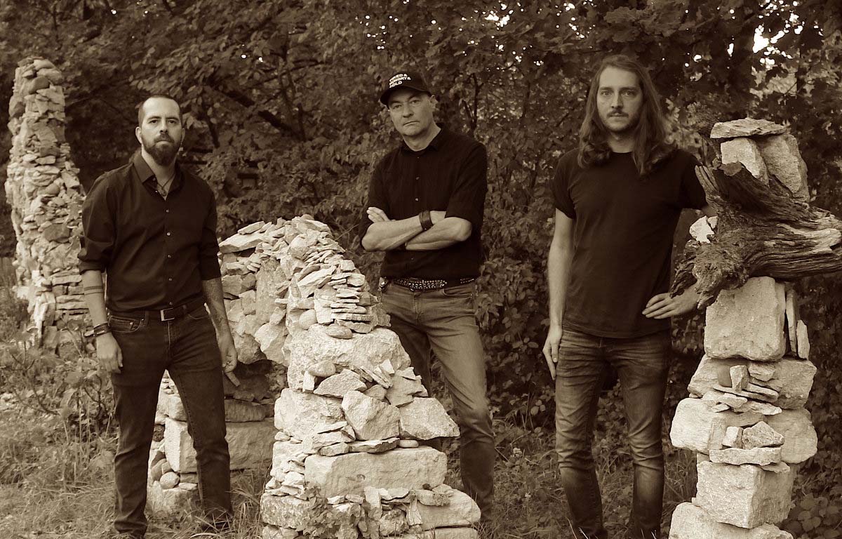 Swiss psychedelic doom metal trio Leaden Fumes presents their sophomore ...