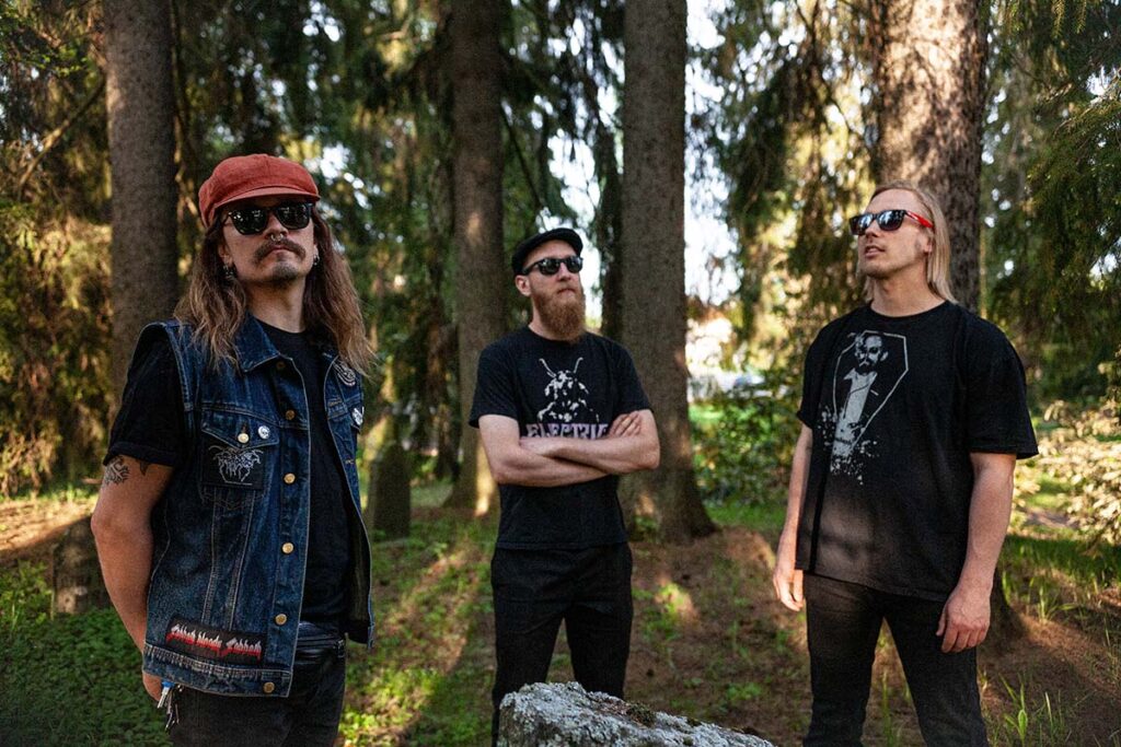Finnish doom/stoner metal trio Onkalo released their self-titled debut ...