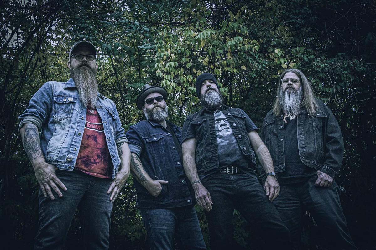 US stoner/grunge/hard rock band Howl At The Sky released their debut ...
