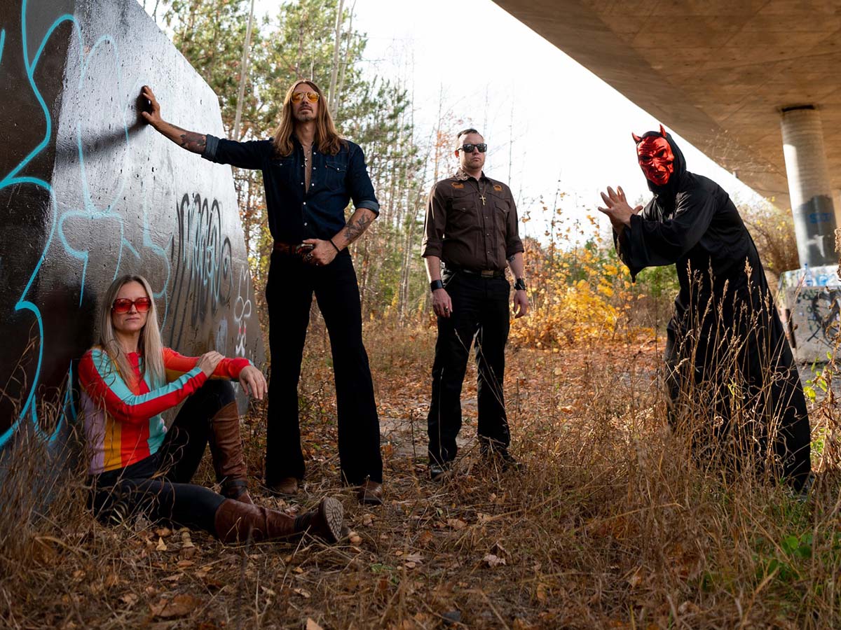 Canadian heavy psychedelic/stoner rock band AAWKS presents their new EP ...
