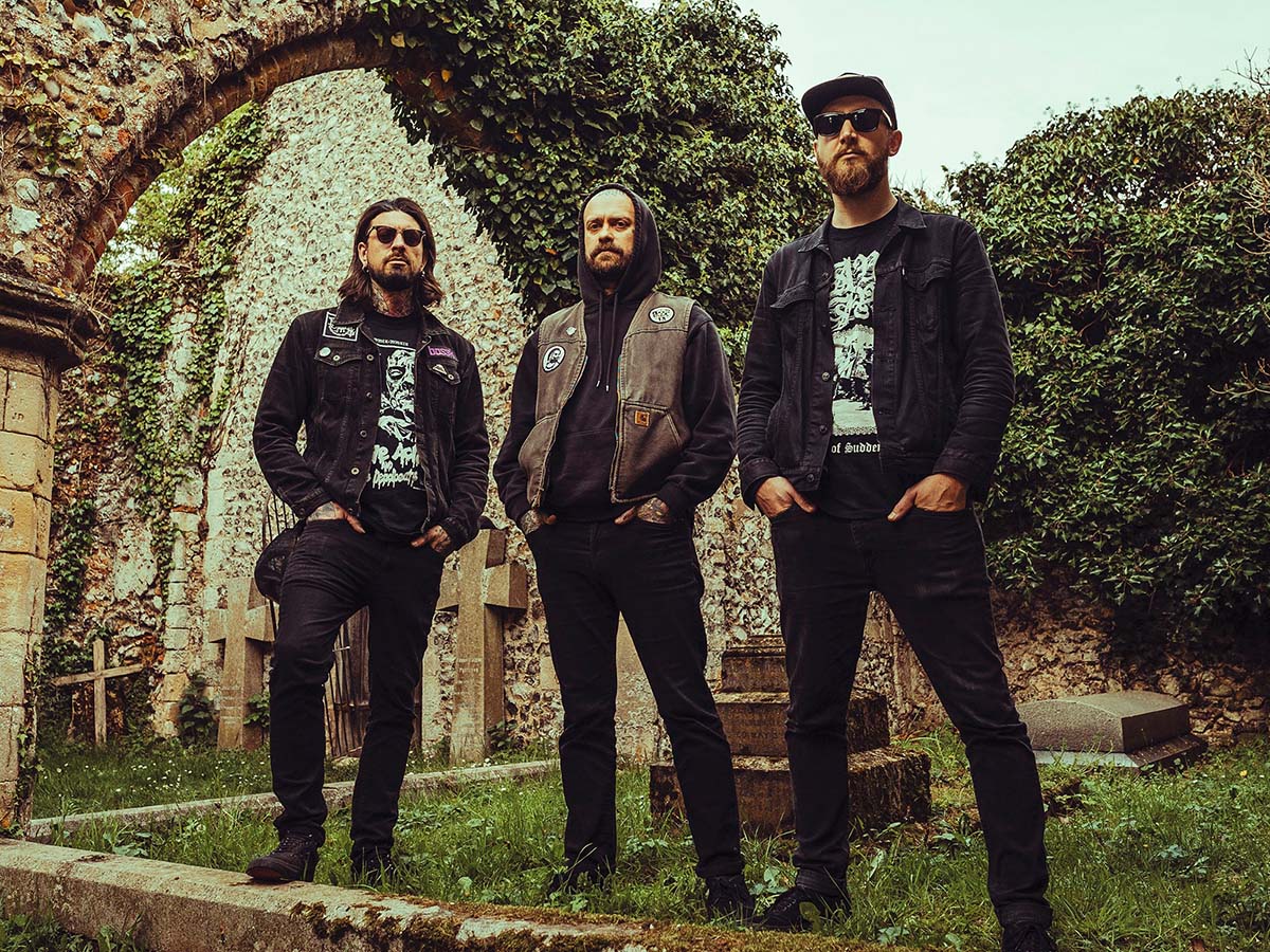 UK doom metal trio Acid Throne premiere new single and music video »War ...
