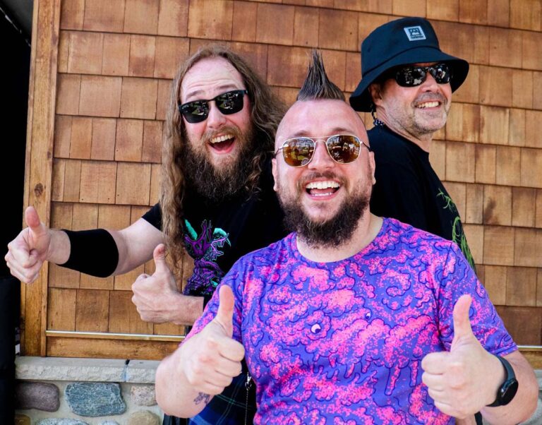 American stoner/doom metal trio Bog Wizard dropped their new EP »Deck ...