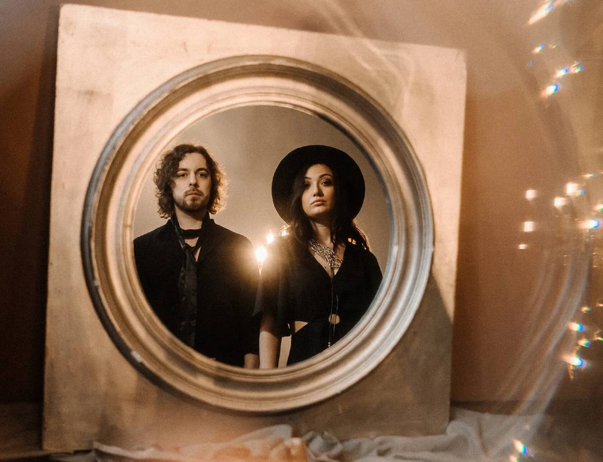 Russian garage/psychedelic rock duo Sun Q presents their second album ...