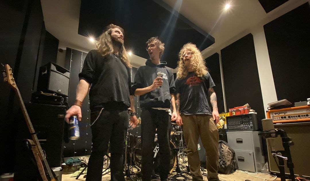 UK doom/stoner/grunge rock act Grailstone stream their debut album ...