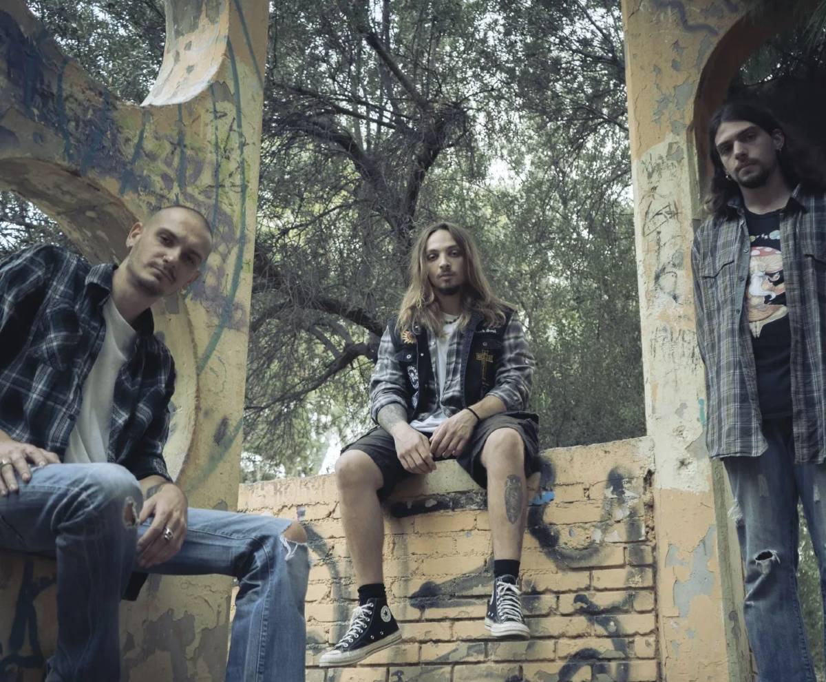 Greek alternative rock/grunge/sludge trio Morphing Jar stream their ...