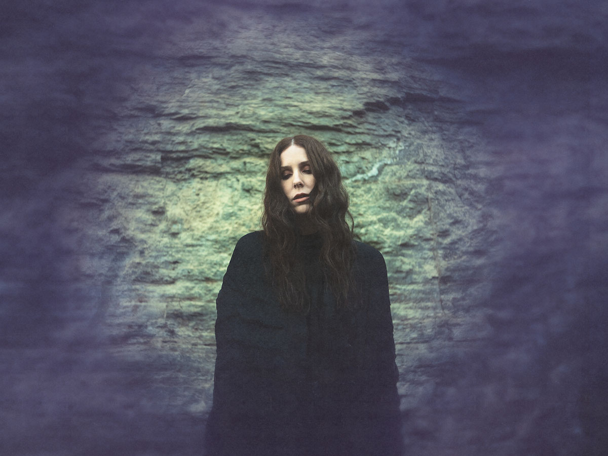 Chelsea Wolfe shares new single and music video »Everything Turns Blue ...