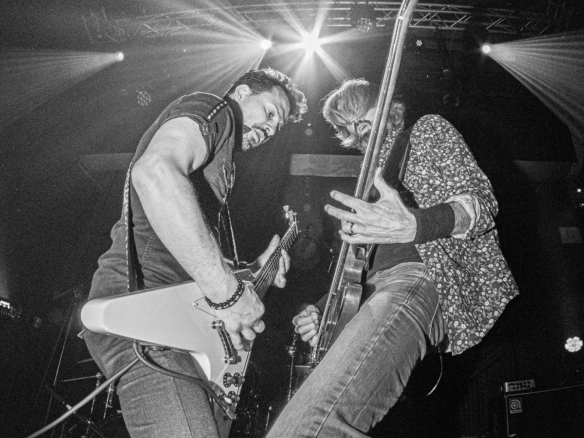 French heavy rock/stoner band Hot-Shot presents their debut album ...