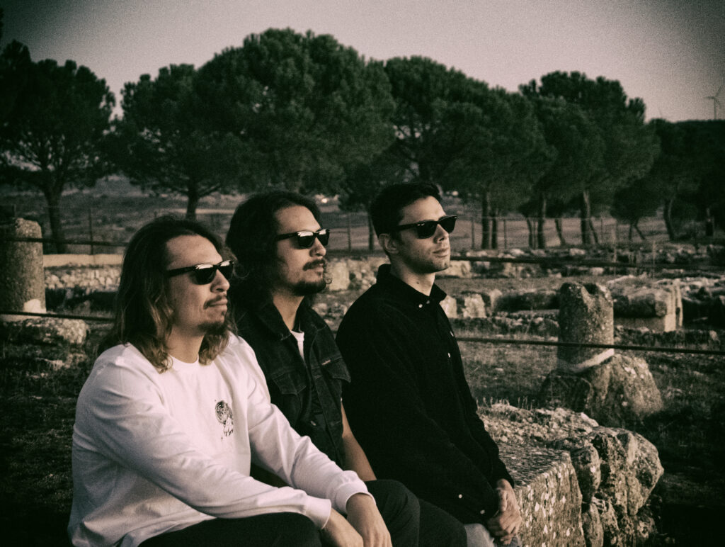 Spanish fuzz rock trio Free Ride premieres new single »Vice« on Decibel ...