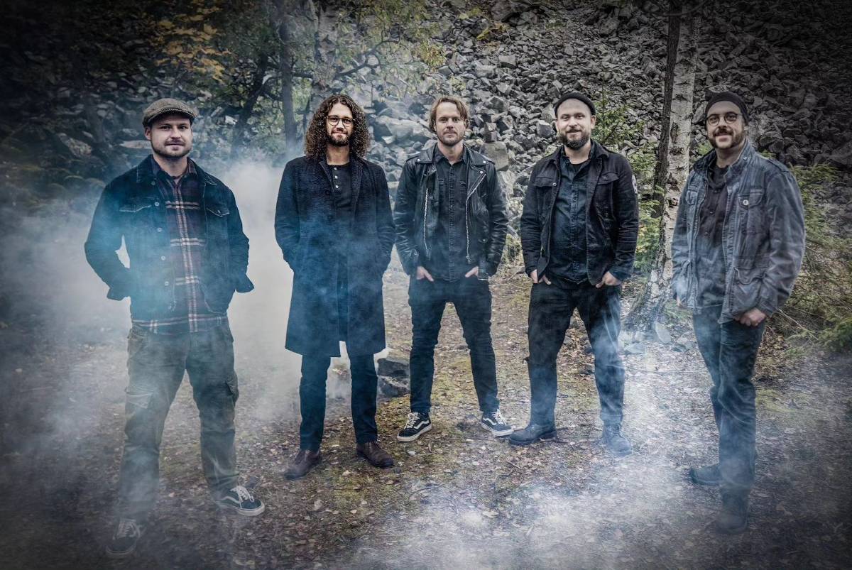 German heavy rockers Crimson Oak unveil new single »Sticky Fingers ...