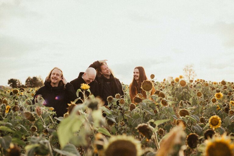 Finnish alternative/grunge/noise rock band Som Är Död releases debut EP ...