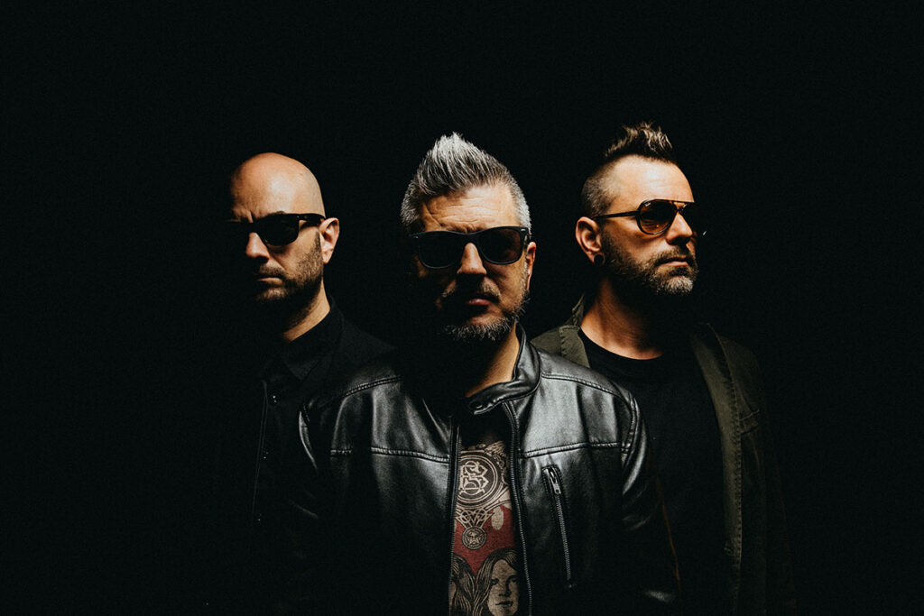 Underdogs release first single and video »Knockin’ On Hell’s Door ...