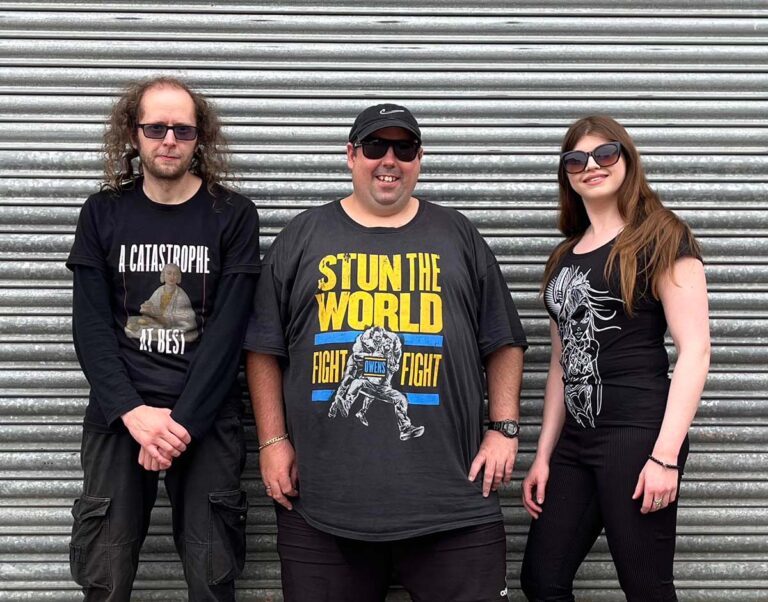 UK heavy blues rock trio Red Giant dropped their self-titled debut ...