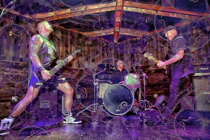 Seattle hard rock/desert rock trio The Blasts releases their new single ...
