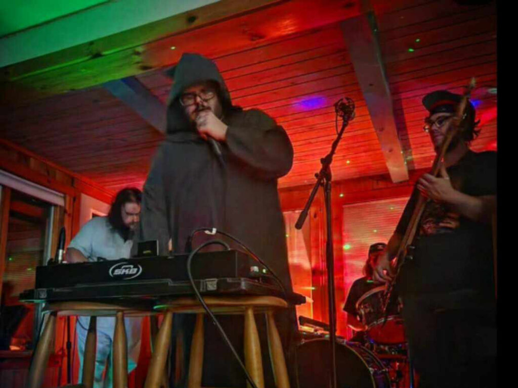 Listen to debut single »Evil Bong« by American stoner metal band Evil ...