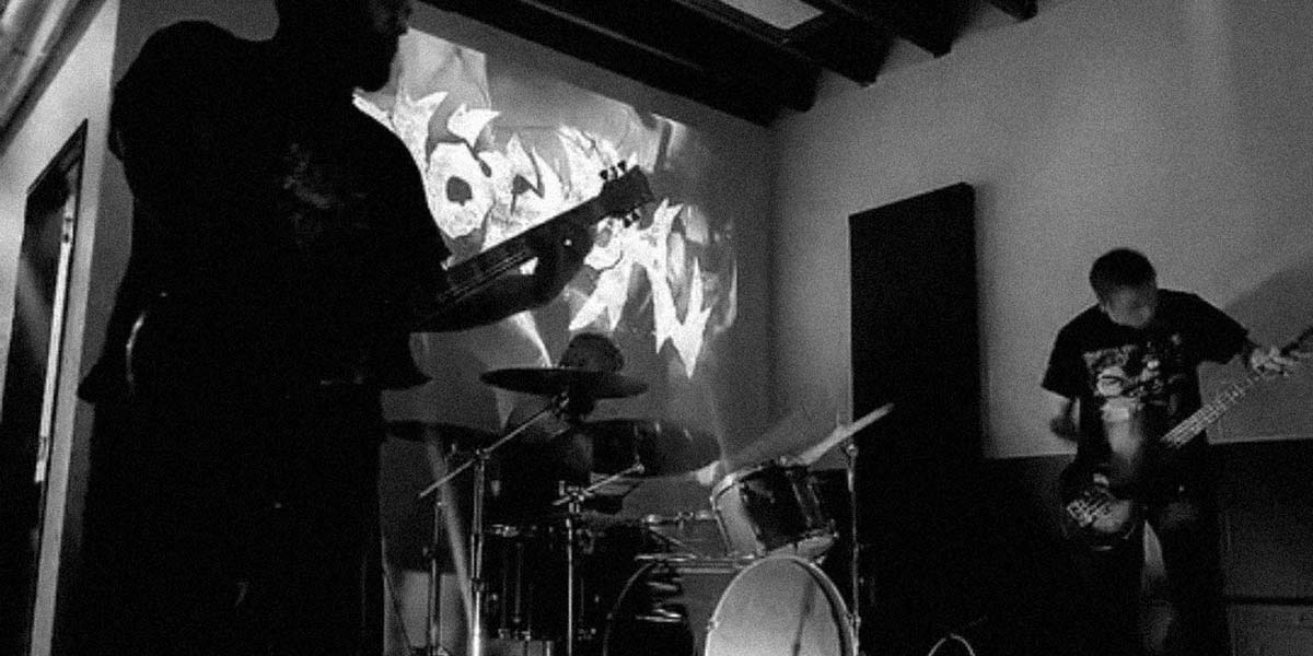US stoner/doom metal trio Glórach stream their debut album »Bong Rip ...