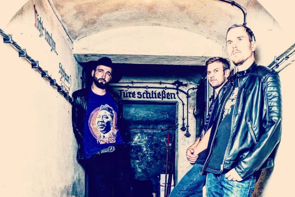 German stoner/space rockers Wolves Of Saturn re-released debut album ...