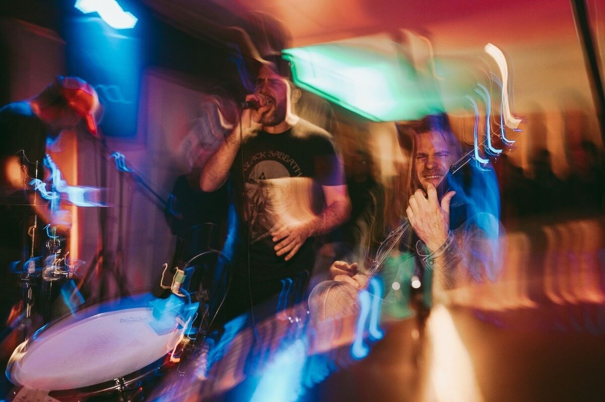 Greek heavy rockers Weevil premiere new music video for »Burn«; debut ...