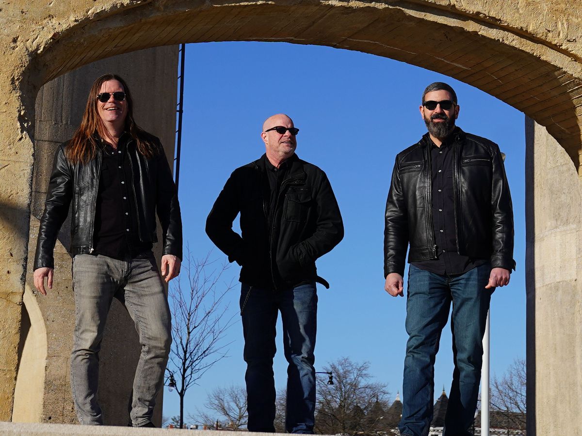 US heavy rock trio Borracho unleash new single »Machine Is The Master ...