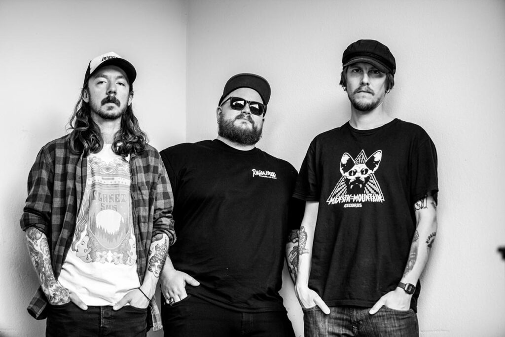 Swedish grunge/alternative/stoner rock trio I Am Low presents their new ...