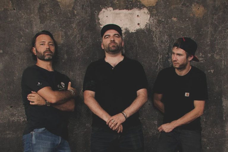 French instrumental alternative/stoner rock trio Jäis announces debut ...