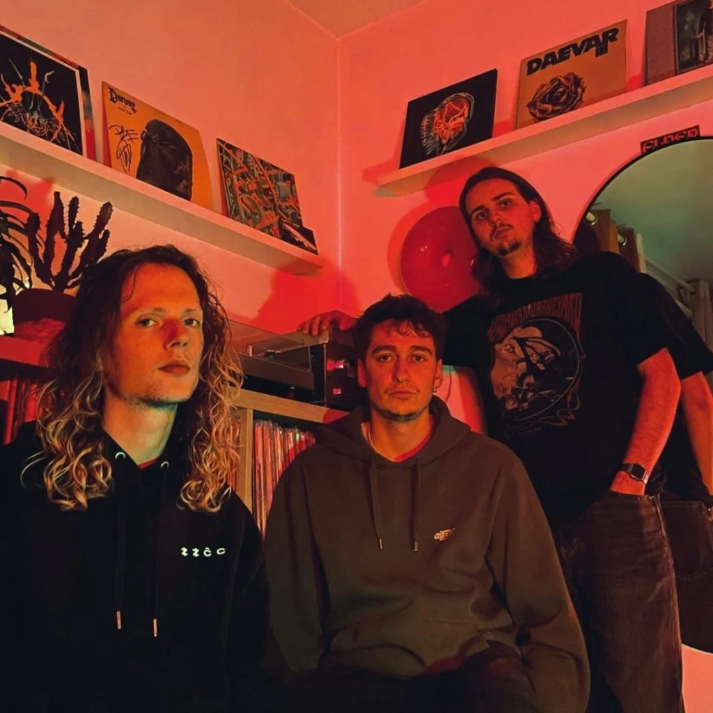 Listen to debut EP »Echoes From The Old Crater« by French psychedelic ...