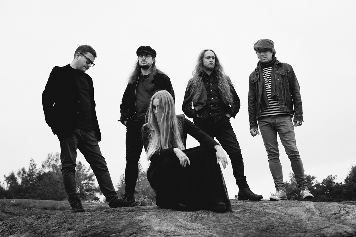 Finnish stoner/doomgaze band Swarm released their debut album »Air ...
