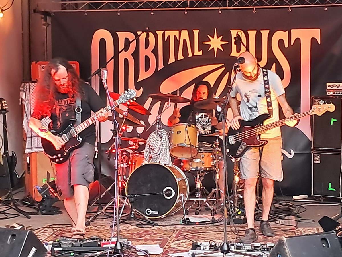French stoner/psych rock trio Orbital Dust presents their debut album ...